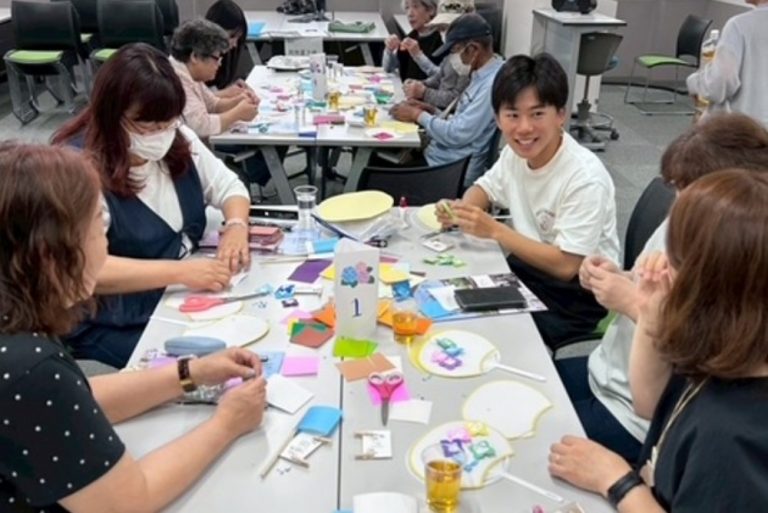 地域の方々を大学へご招待！看護学生との交流会を開催しました～ 看護医療学科「認知症ケア論」｜KIO Smile Blog